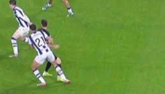 Dudas en el off side a Lewandowski: las diferencias en las imágenes del VAR